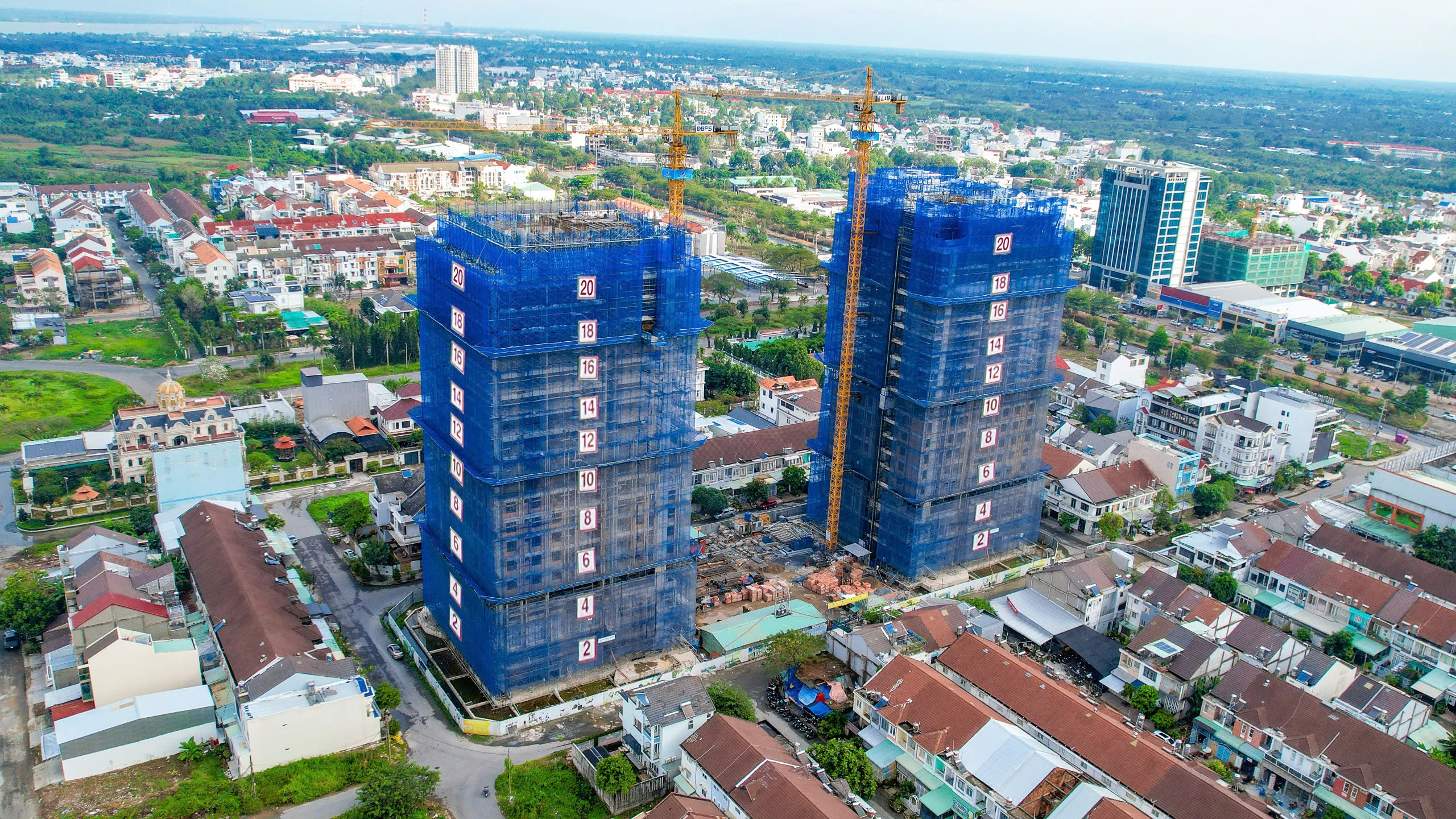 SẮP CẤT NÓC CĂN HỘ CAO CẤP ĐẦU TIÊN CỦA THỦ PHỦ MIỀN TÂY